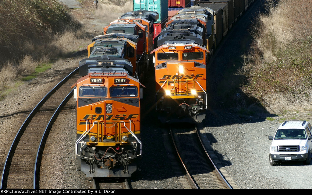 BNSF 7997/BNSF 8787 East at Lowell